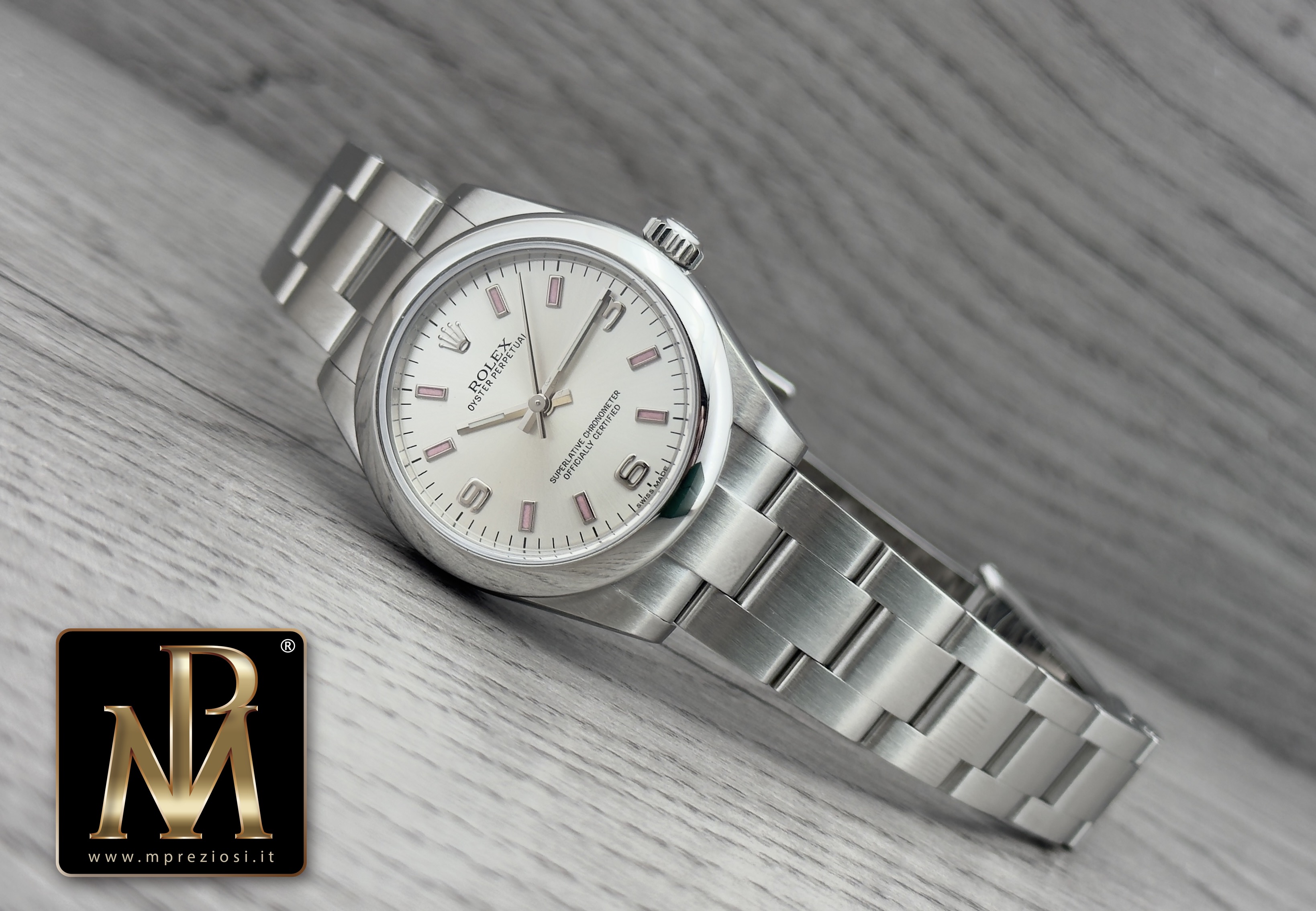 Rolex Oyster Perpetual 177200 Full Set: Quadrante argentè con dettagli rosa